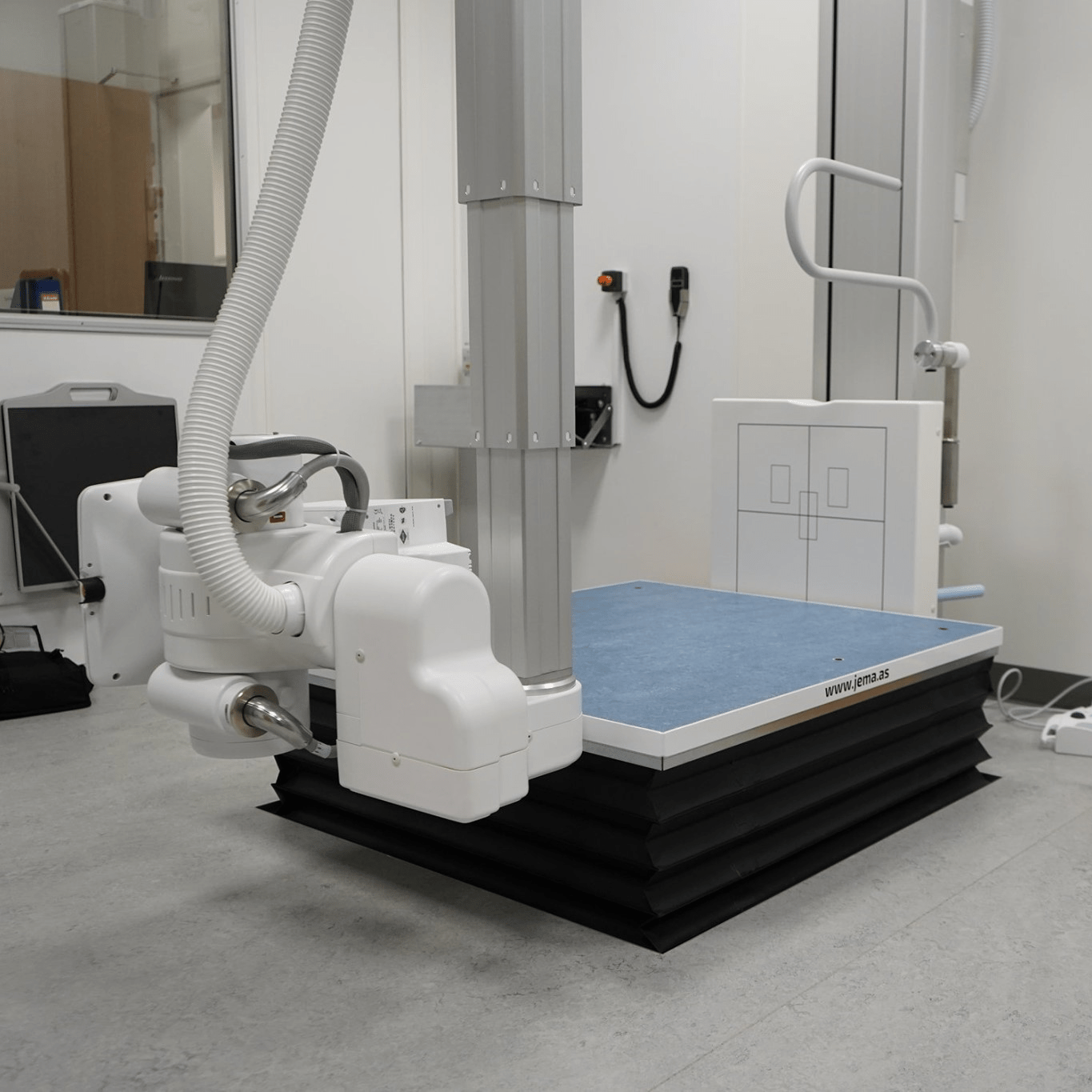 Løfte plattform til x -ray på Randers Hospital – JEMA LIFT